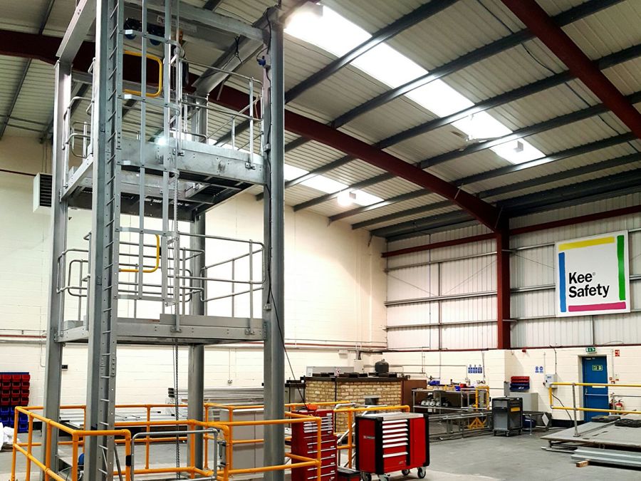 Garde-corps de toiture KeeGuard® Premium - Système de garde-corps de ...